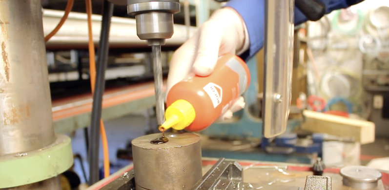 Lubrification manuelle des équipements avec Rocol | Machines Production